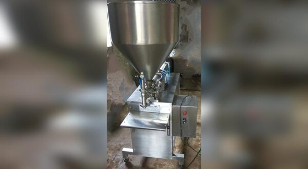 Semi Automatic Distemper Paint Pouch Filling Machine - K & R International